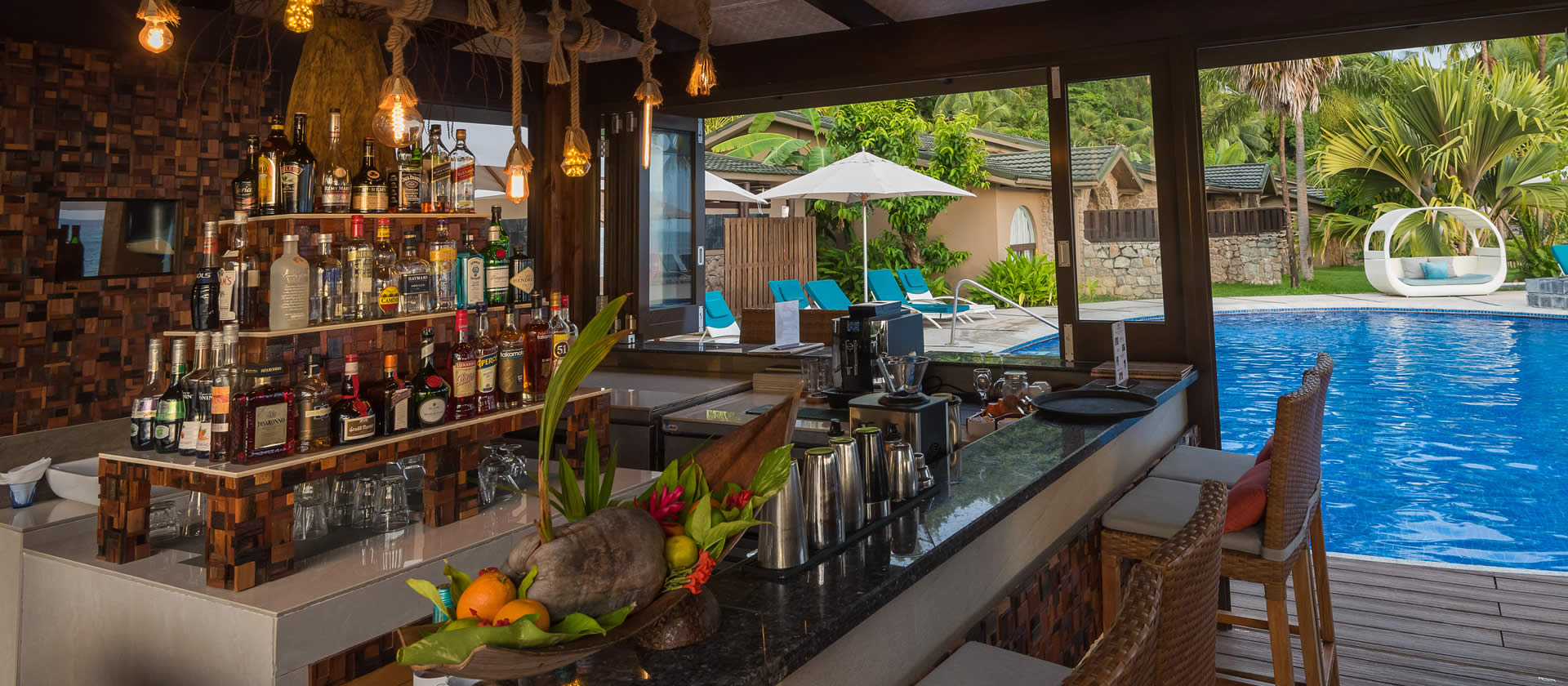Restaurants & Bars – Coco de Mer Hotel & Black Parrot Suites